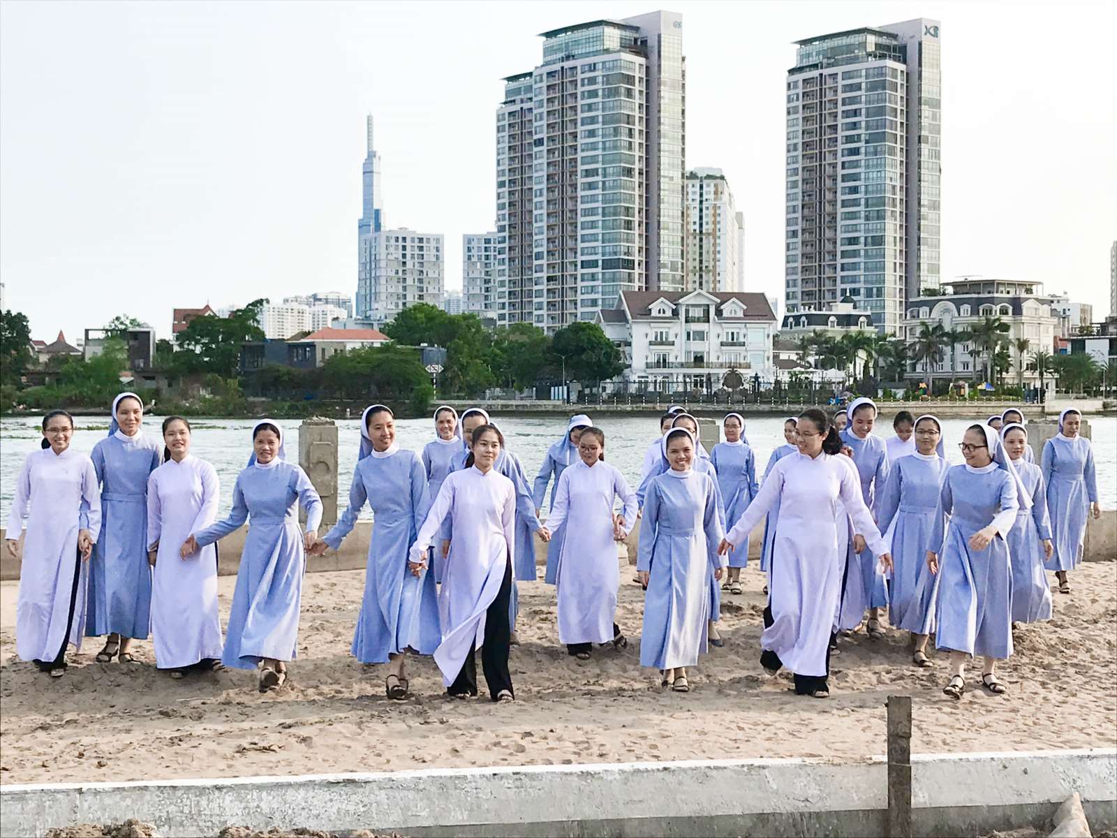 Thơ: Tình đầu La San - Dòng Nữ La san Miền Việt Nam